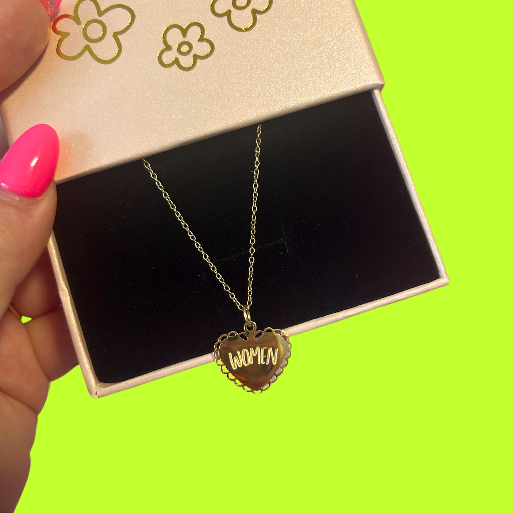 I Heart Women Necklace – The Peach Fuzz